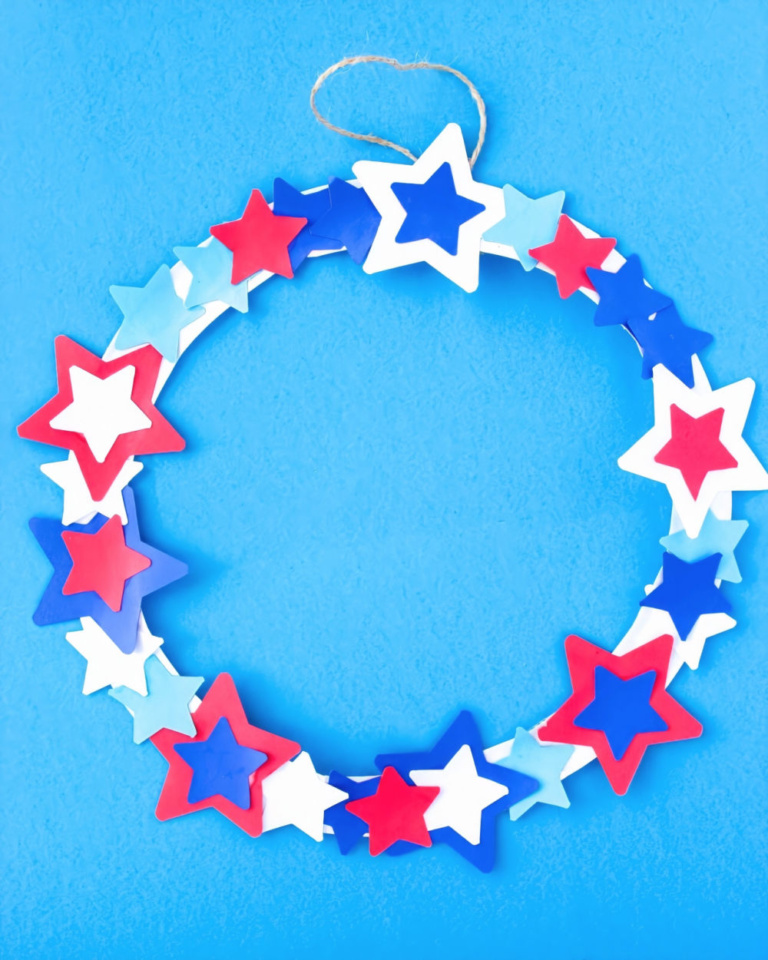 Patriotic Paper Plate Star Wreath - Made with HAPPY