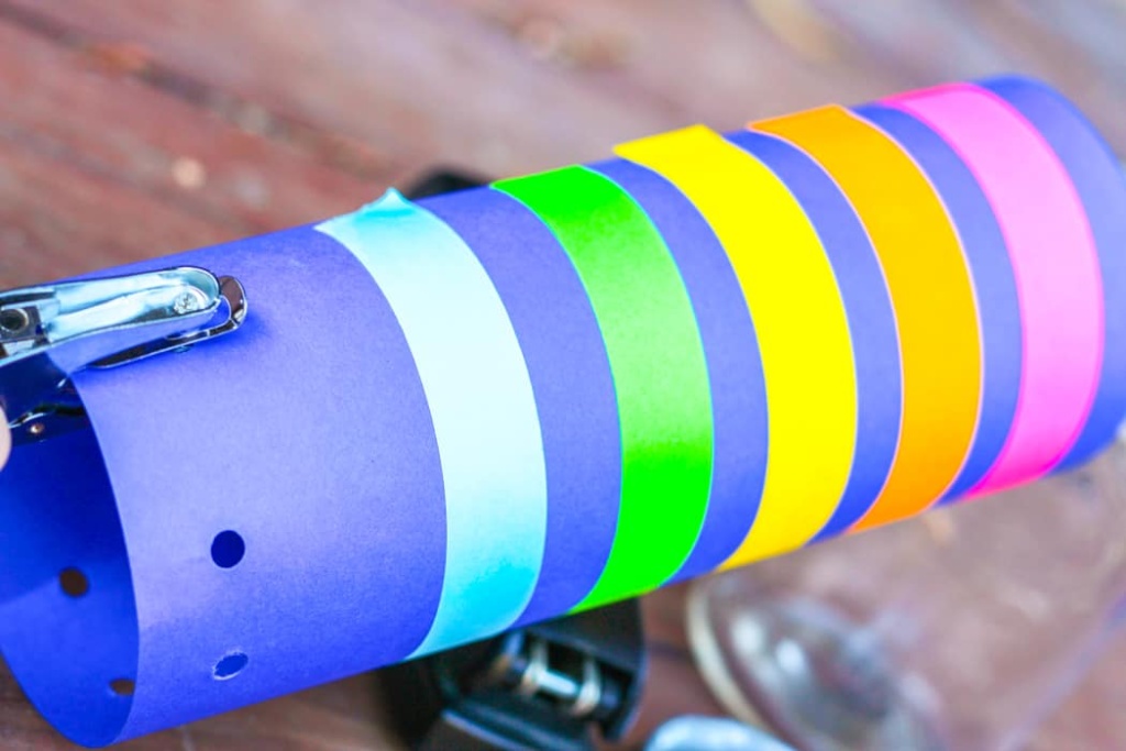 Simple Paper Wind Sock Craft - Camping Kids Crafts