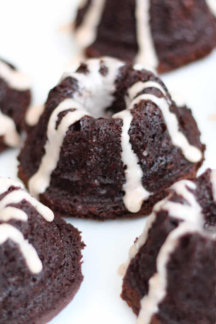 Mini Gingerbread Cakes with Cinnamon Vanilla Yogurt Frosting