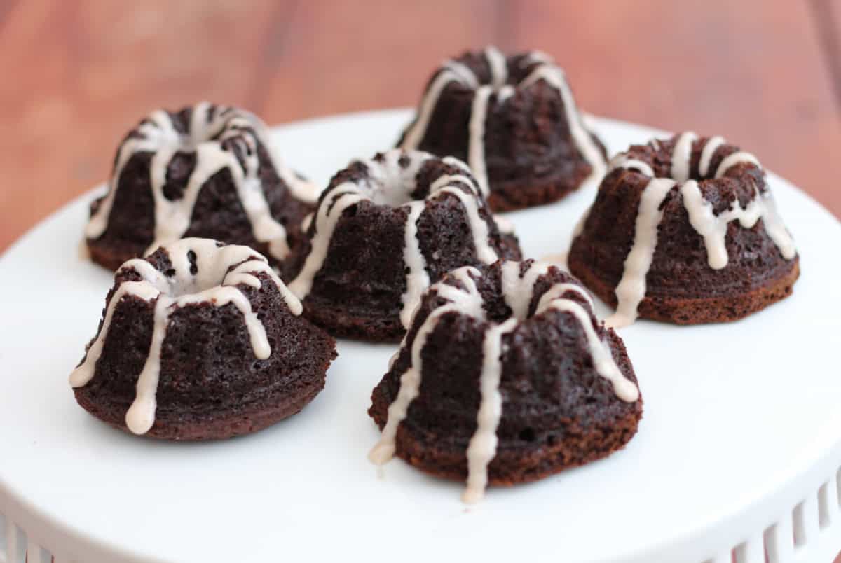 Mini Gingerbread Cakes with Cinnamon Vanilla Yogurt Frosting