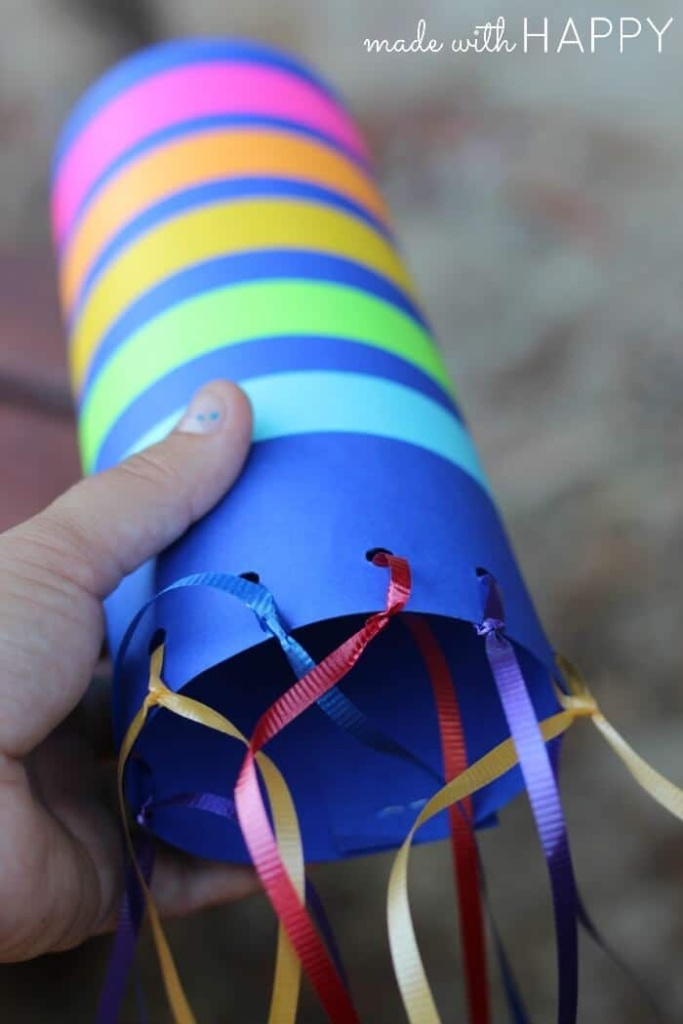 Simple Paper Wind Sock Craft - Camping Kids Crafts