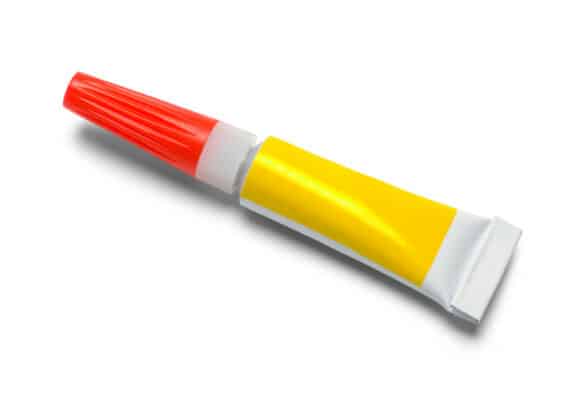 How to Pick the Best Craft Glue For Your Craft Project