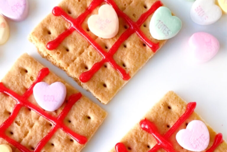 How to Make Valentine's Day Tic Tac Toe Crackers | Simply Bessy